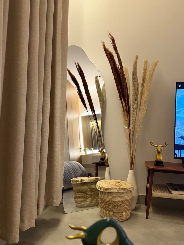 Modern Studio With Outdoor Seating And Smart Entry - Riad