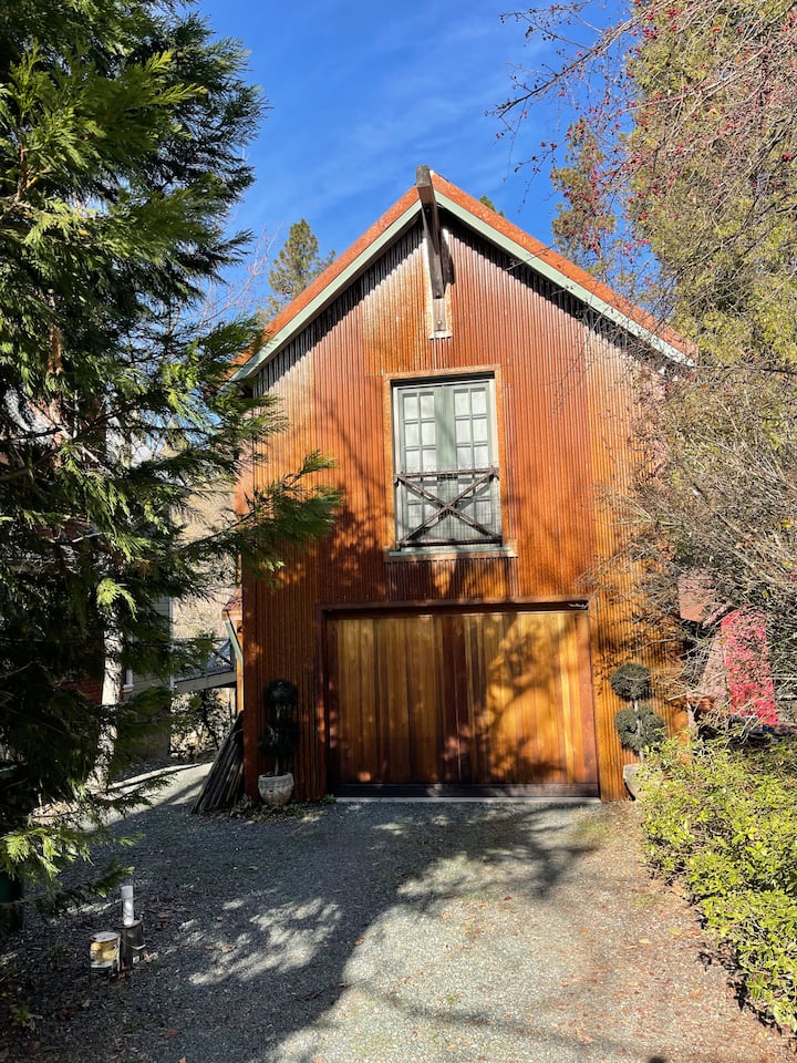 Vintage Cottage, 1 Block To Downtown! - Grass Valley, CA