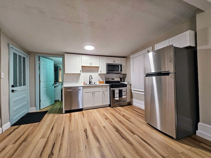 Brickhaven Studio: Detached Kitchen Turned Studio! - Bristol, TN