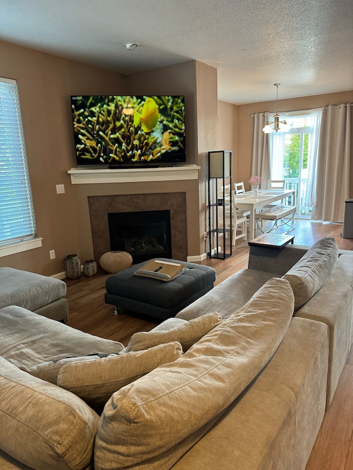Townhome Near Nike World Campus - Hillsboro, OR