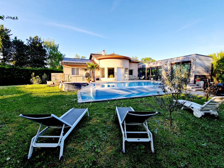 Grande Villa Près De Lyon – Jusqu’à 14 Pers - Lyon