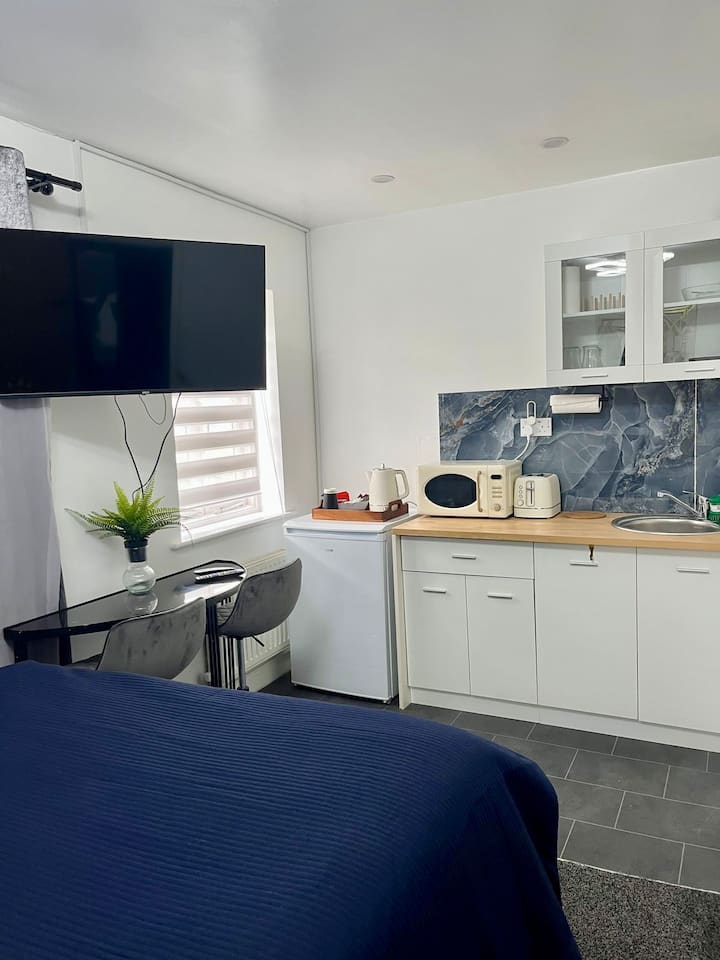 Cosy Studio Apartment - Wolverhampton
