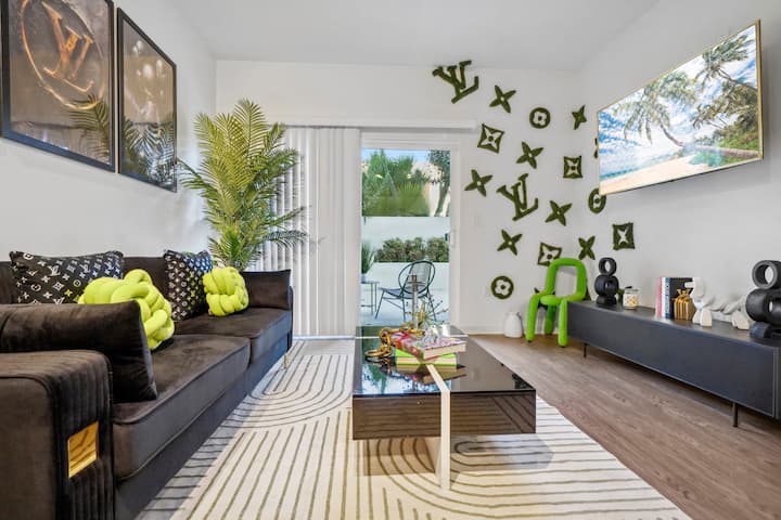 House Of Lv-themed Unit
In Hollywood
Gym/rooftop - バーバンク, CA
