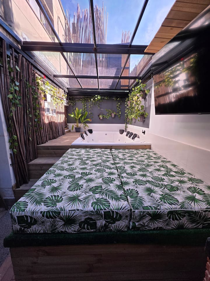 Big Party House Poblado & Large Jacuzzi & 5hot Tub - Medellín