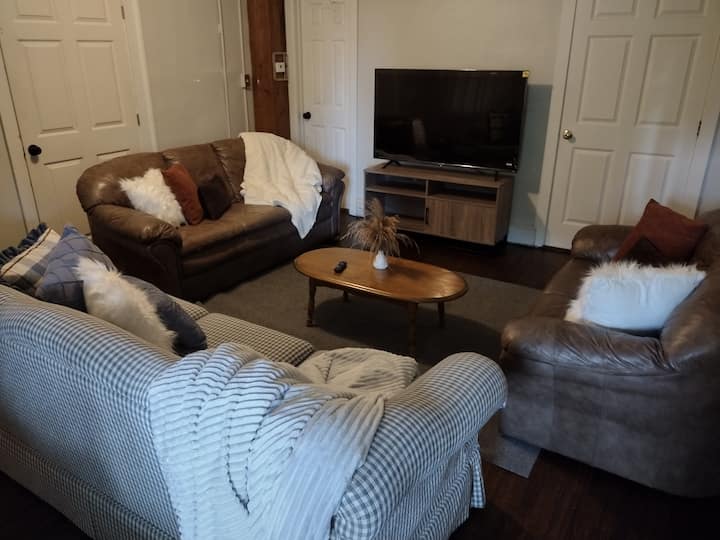 Spacious Sunny Room - North St - Pittsfield, MA