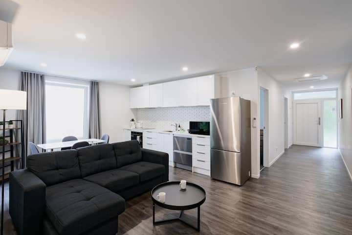 Modern Apartments Near Town (2x Units) - Dunedin