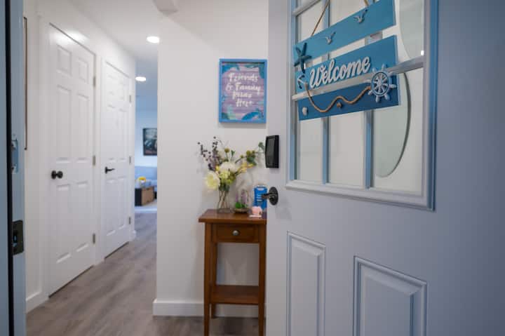 Private Suite In A Beautifully Renovated Home - Seattle, WA