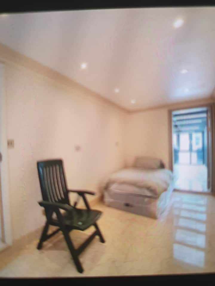 Single Room Central Line - Ilford