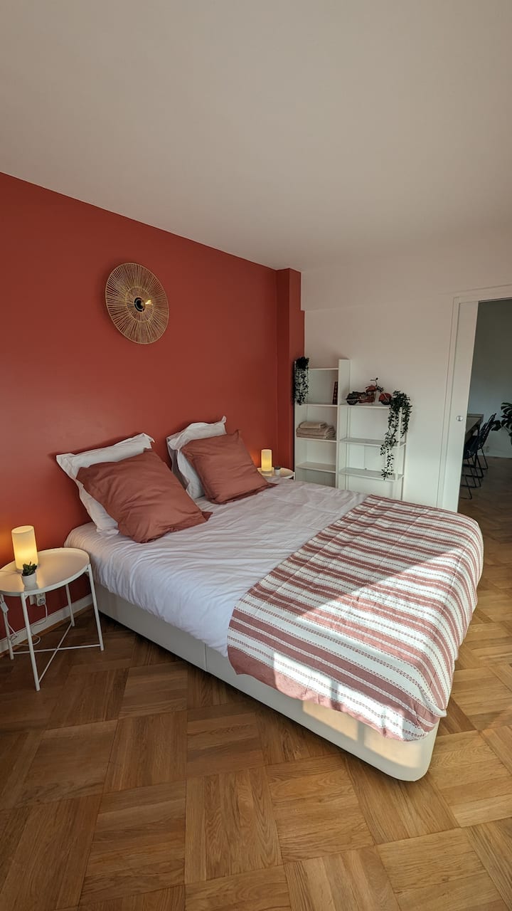 Gambetta Calme Et Lumineux 3chambres/8p - M3 - 3b - Paris