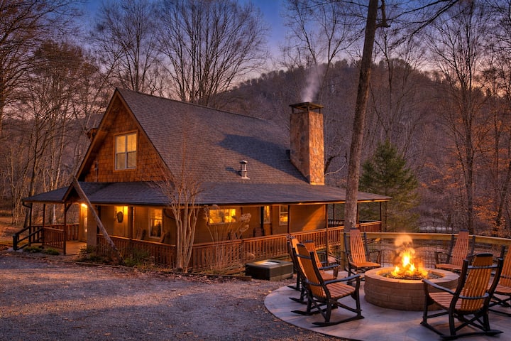 Gatlinburg Retreat- Cabin W/hot Tub & Pool Table - Gatlinburg, TN