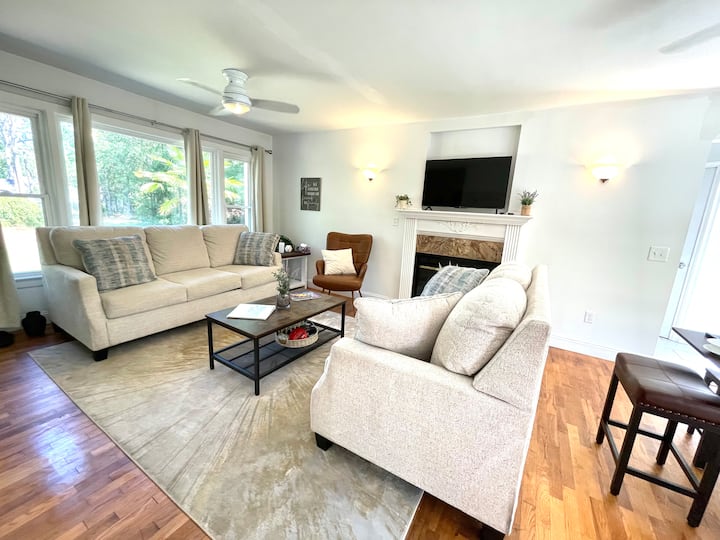 The Obb 
Sunrise/sets Beach Uncw Grill Fenced Yard - Wilmington, NC