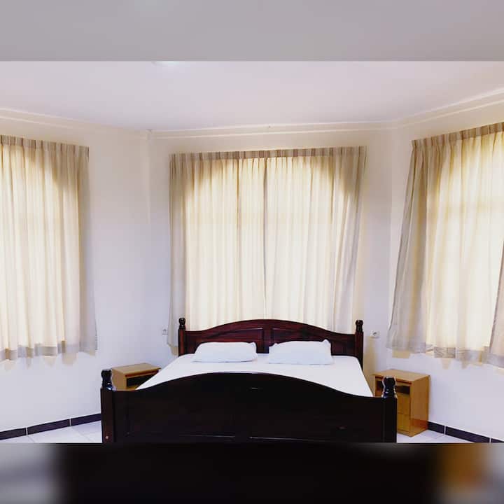 Paramaribo Villa Near Vibrant District - Paramaribo