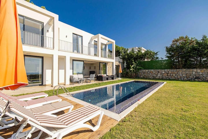 Deniz Manzaralı Havuzlu Villa - Yalıkavak