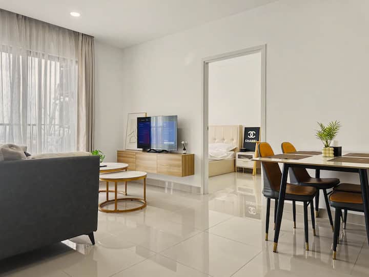 Charming 23floor Apt King Bed + Private Pool & Gym - Phnom Penh