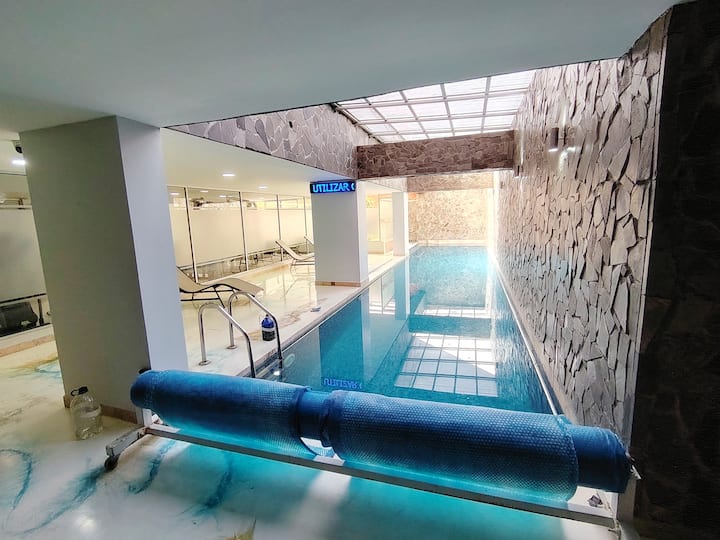 Edificio Metroplaza, Depart 1204 Rep Del Salvador - Quito (Ecuador)