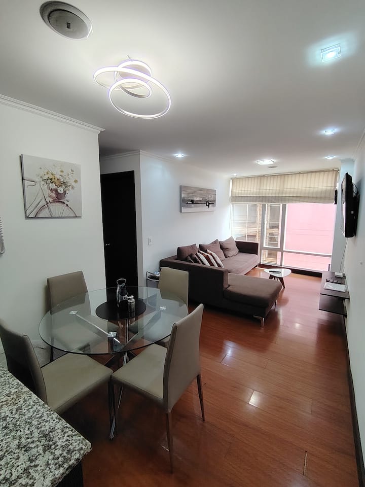 Familiar Departamento 1204. República Del Salvador - Quito
