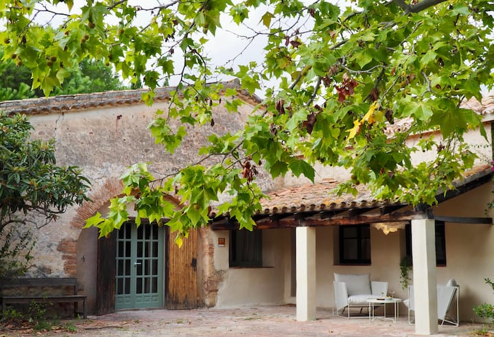 Allotjament En Masia Catalana Del S. Xiii - Terrassa
