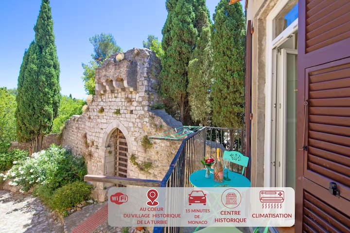 Village Médiéval Vue Sur Trophée - La Turbie