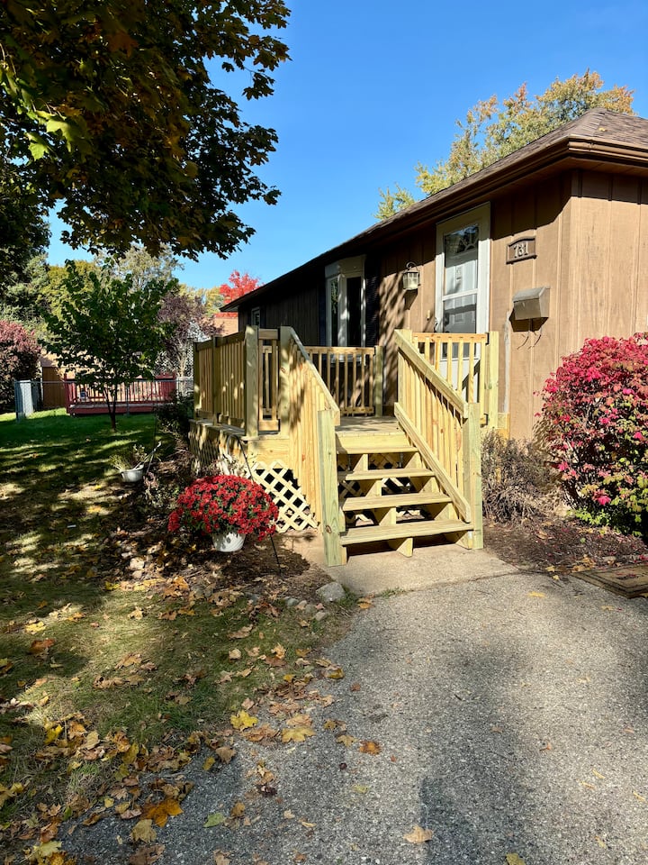 Best Comfy Cozy Home - East Lansing, MI