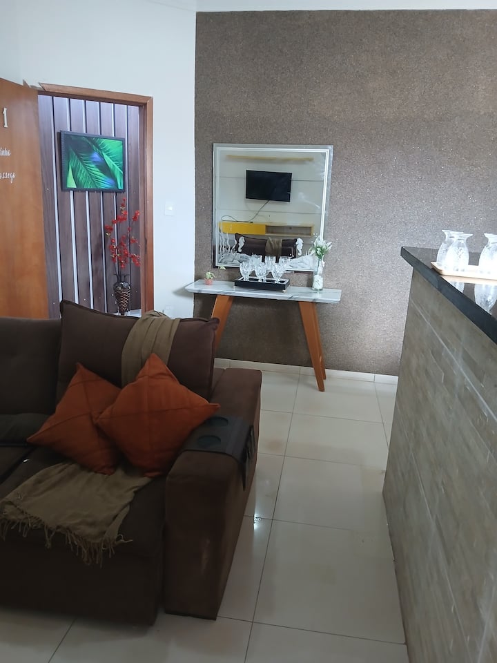 Apto Em Sobrado: 2 Quartos E 2 Banheiros - Uberlândia