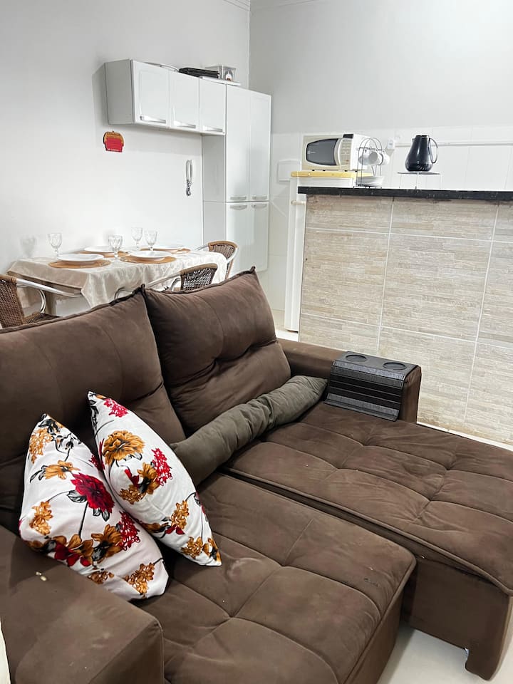 Apto Em Sobrado: 2 Quartos E 2 Banheiros - Uberlândia