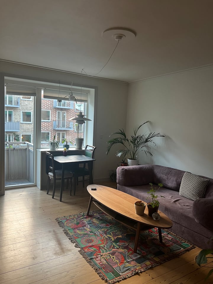 Hel 2-værelses Lejlighed Med Balkon Og Parkering - Copenhagen