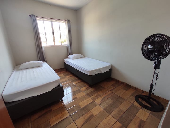 Casa Espaçosa P/ Grupos Grandes Em Betim - Betim