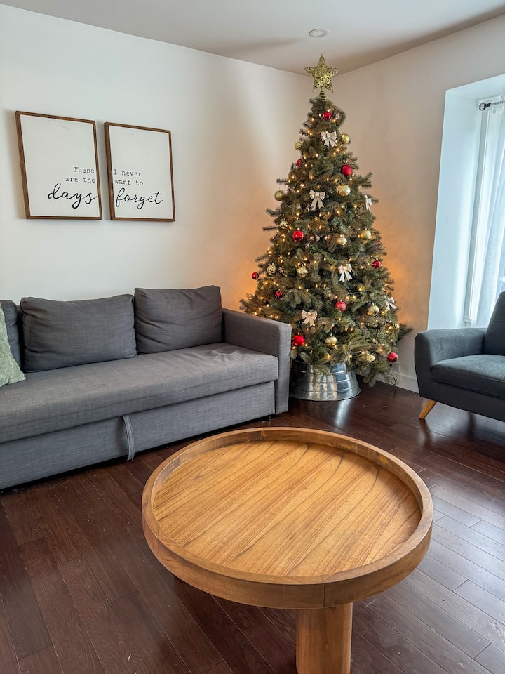 Riverdale R&r |Smart Tvs| A/c |Laundry|bbq |6 Beds - Cornwall, ON, Canada