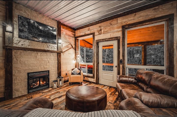 Rustic Romantic Cabin*hottub*dogs*1/4 Mi To Lake - Deep Creek Lake, MD