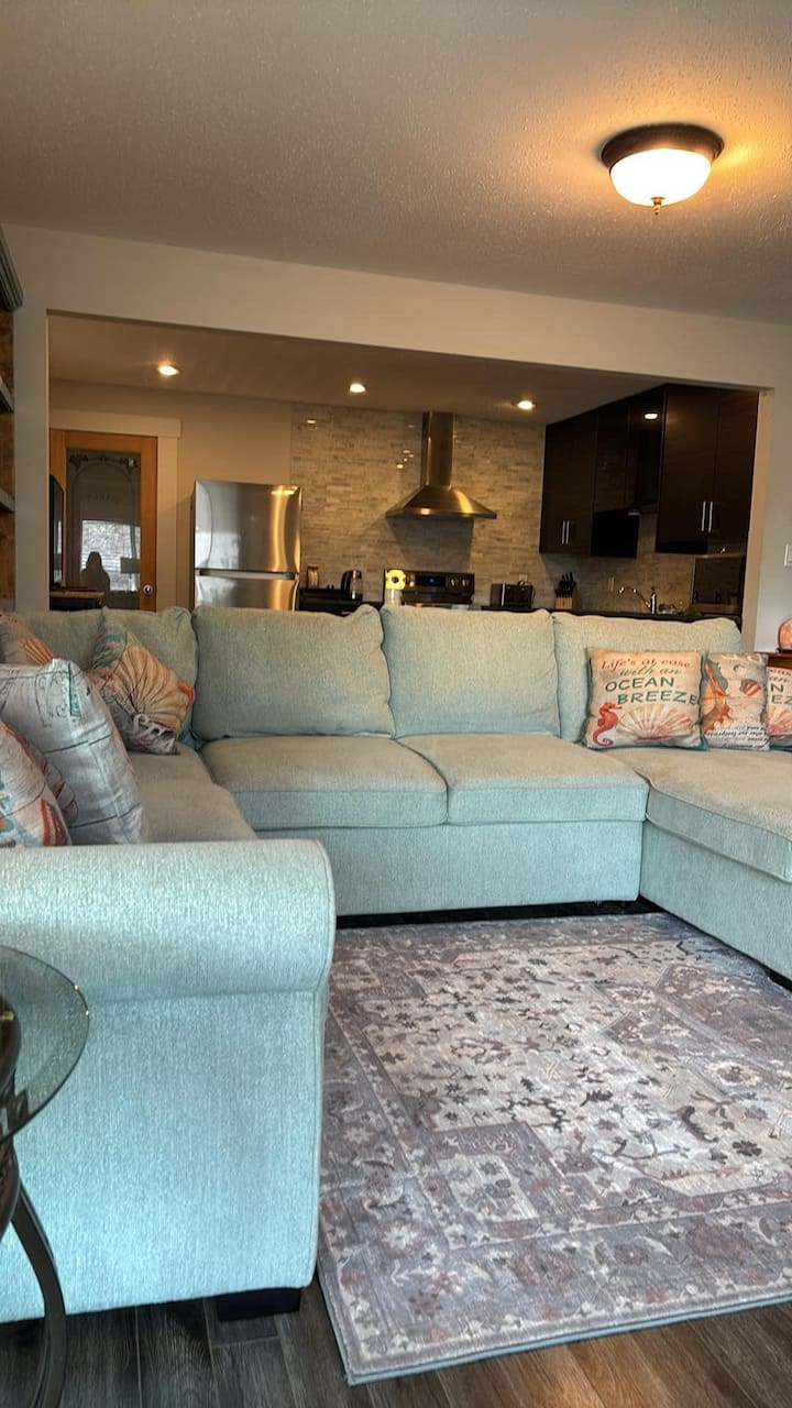 Tea  By The Sea - Gibsons