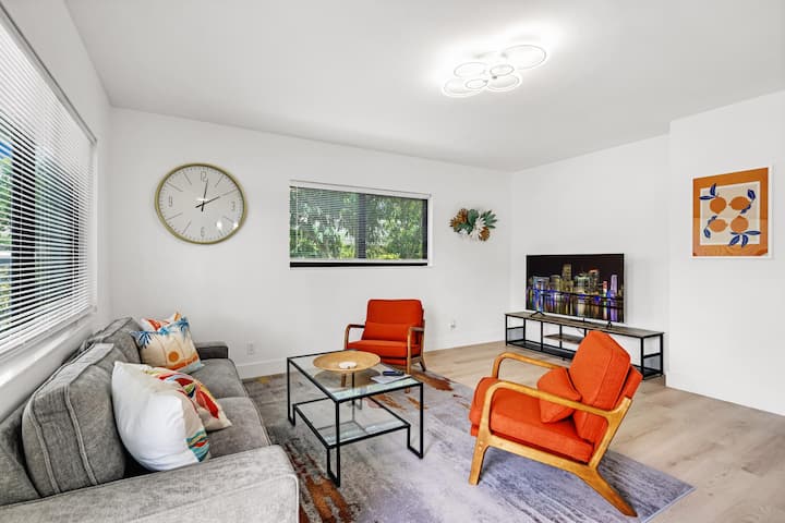 Stylish Retreat With Free Parking & Great Location - Fort Lauderdale, FL