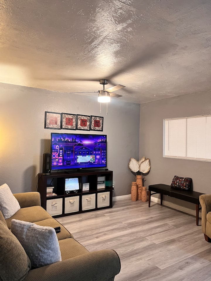 Comfy Backhouse - Bakersfield, CA