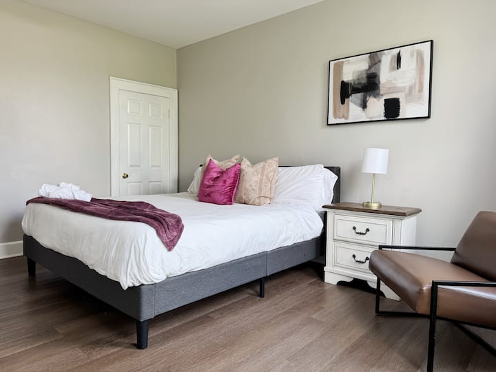 Casa Color | 2bd/1ba Townhome Near Downtown - Evansville, IN