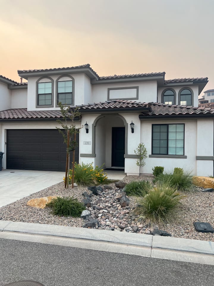 Modern Oasis W/ Pool & More! - Utah