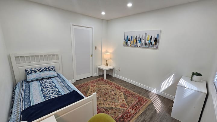 Beautiful Room In A Modern Home - Kitchener