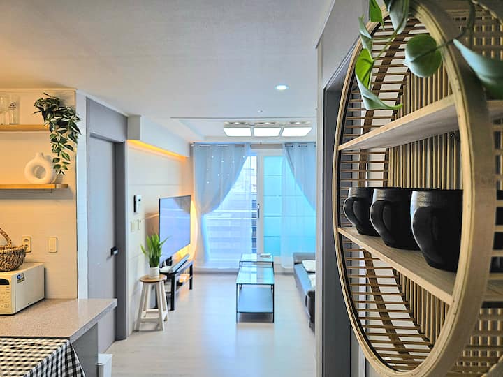 등촌역(9호선)도보4분 3룸 4인풀옵션 준신축 신규오픈 - South Korea