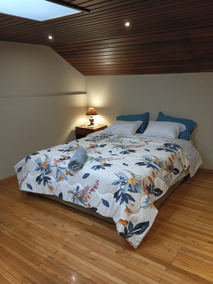 Departamento Con Hidromasaje En Centro Histórico. - Cuenca