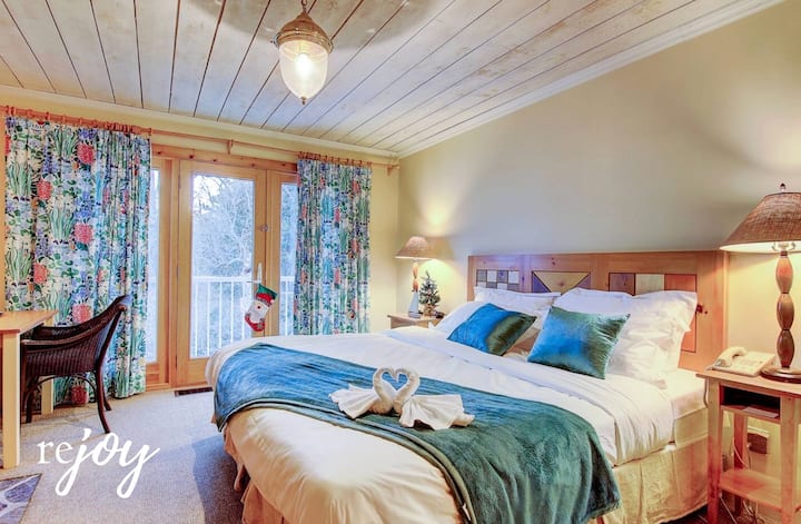 1 Bed 1 Bath Lakeside Cabin In Georgina - Georgina