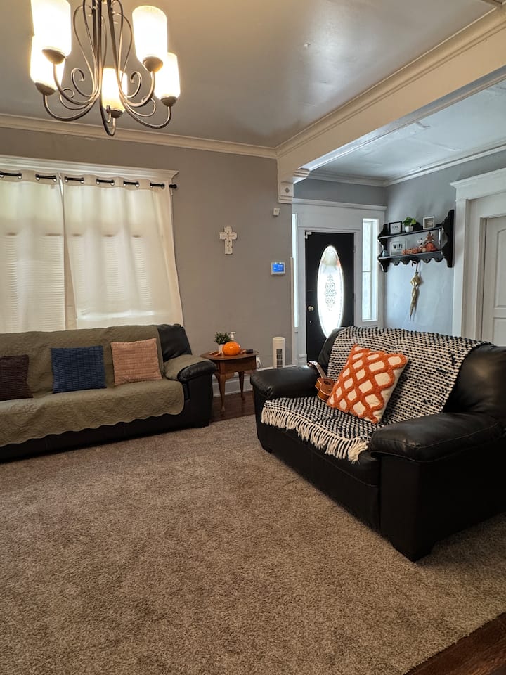Charming Heritage Home By Ysu - Campbell, OH