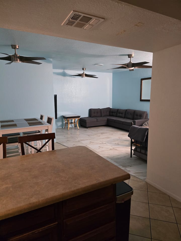 A Spacious House For 7 - Tempe, AZ