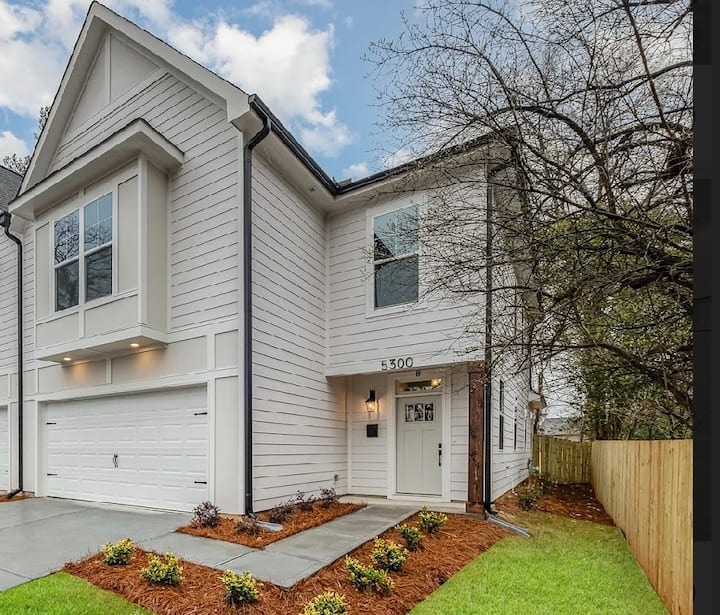 Uptown Home With Hot Tub| Fire Pit | Pool Table - Charlotte, NC
