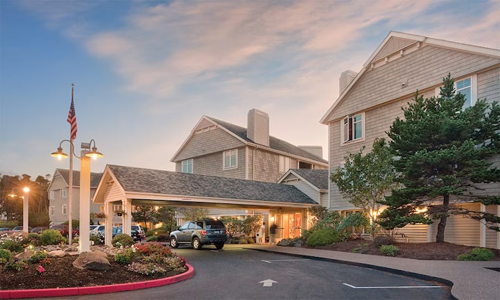 Gleneden Beachfront Condo | Steps To Sand - Depoe Bay, OR
