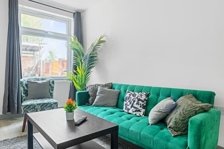 Stanion Luxurious 3 Bedroom Modern House - Corby
