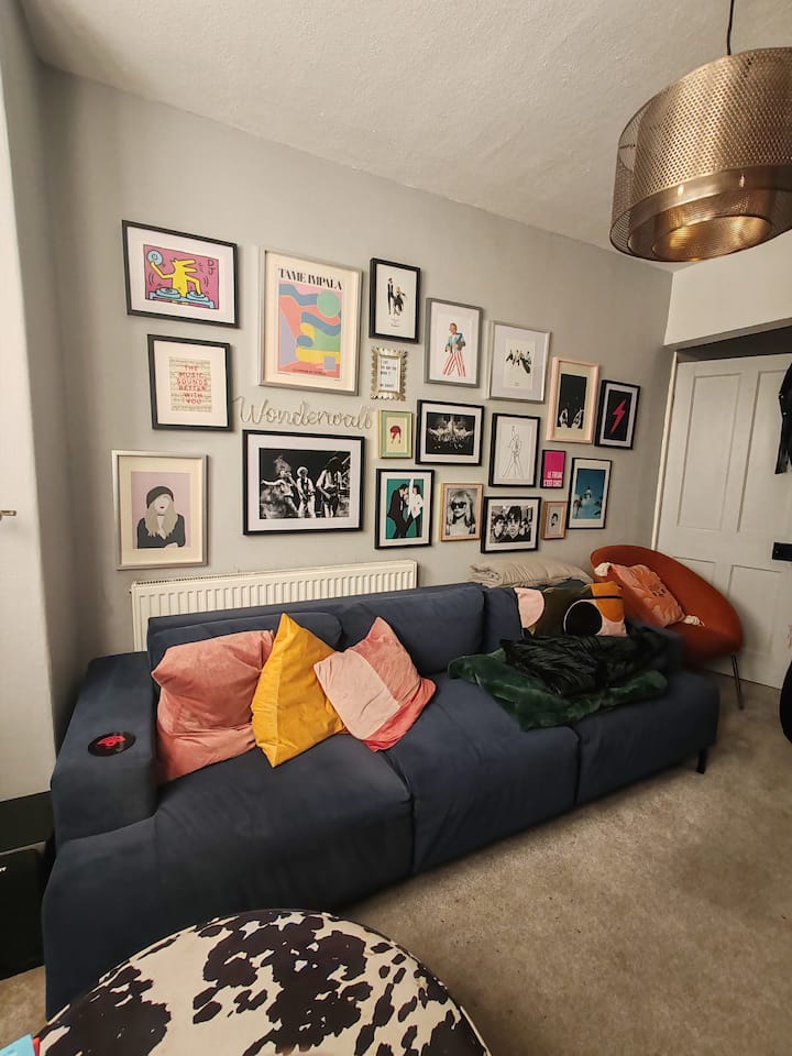 Cosy Music Inspired Room - Bedford