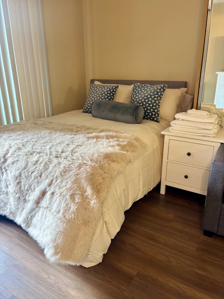 Coastal Beach Cottage - Costa Mesa, CA