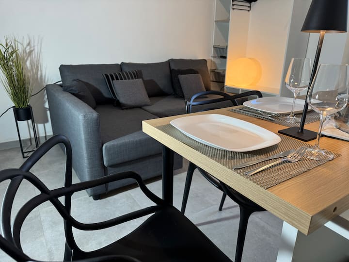 Studio 25m² - 2 Lits Dbl - Aéroport & Haute ÉColes - Charleroi