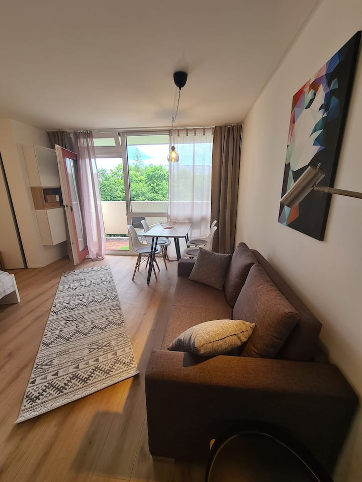 Gemütliches Apartment, Wifi, U Bahn, Balkon - München