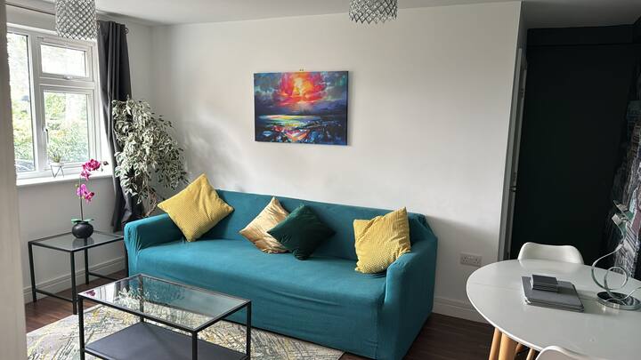 Stylish 2 Bed Ground Floor Flat With Free Parking - Lutterworth
