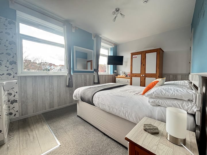 2 Bedroom Family Room - Torquay