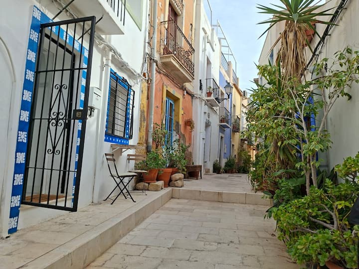 Beautiful  Renovated Studio, Old Centre Alicante - 알리칸테